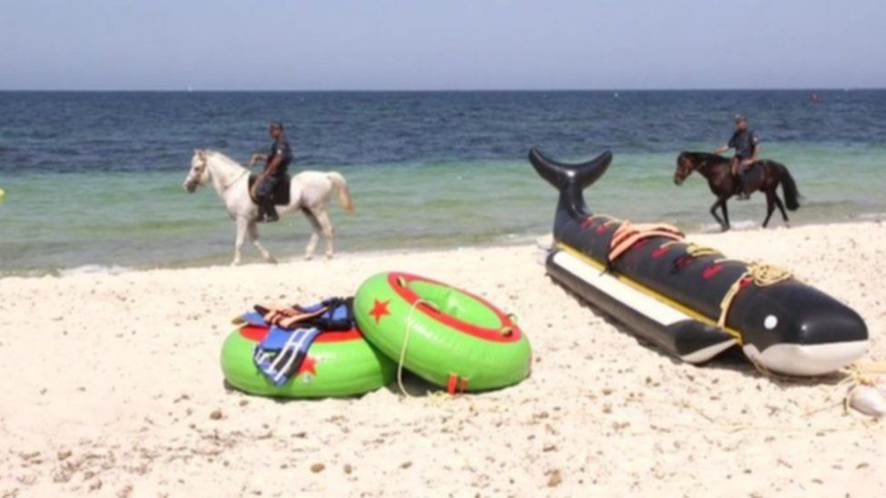 Tunisia beach attack: Briton returns to Sousse one year on - BBC News