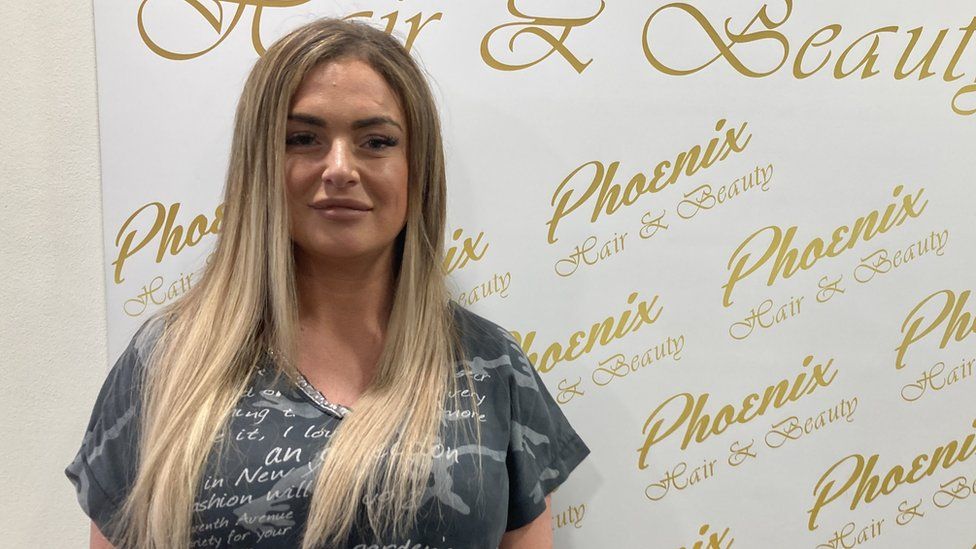 Cheshire East businesses fear plans to axe free parking - BBC News