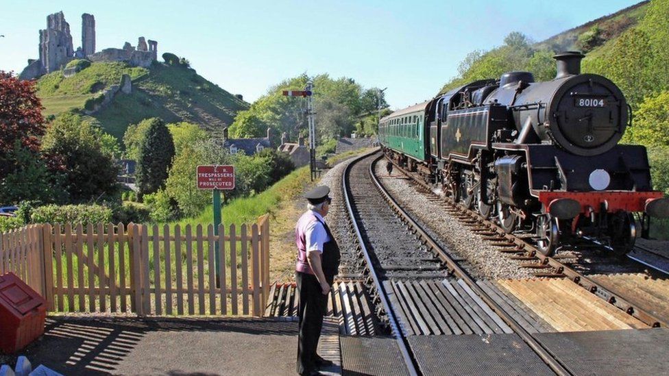 Swanage railway: First passenger trains in 44 years - BBC News