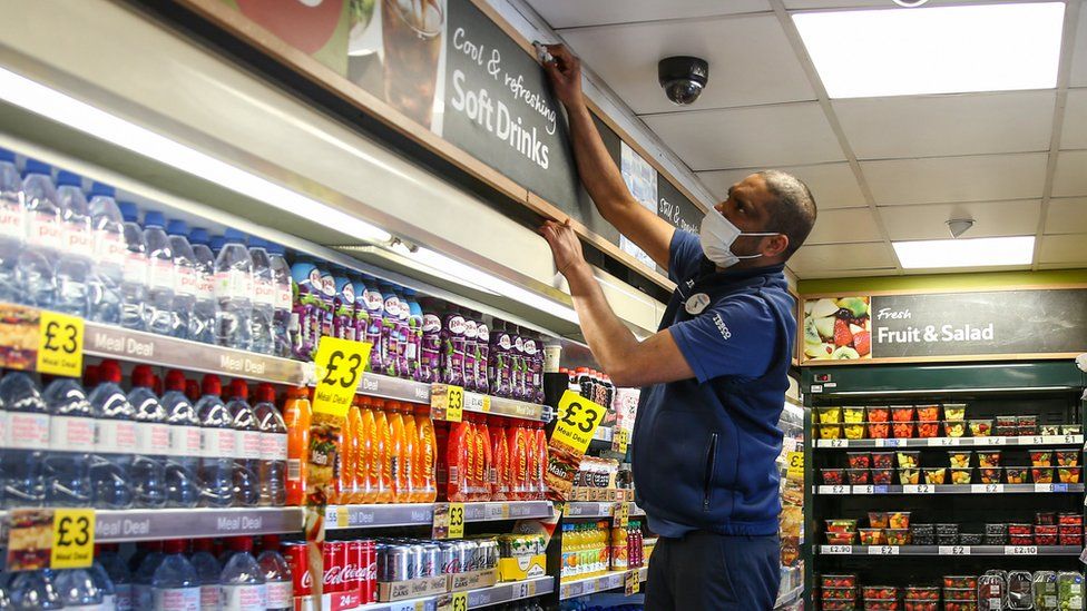 Tesco latest supermarket to increase staff pay - BBC News