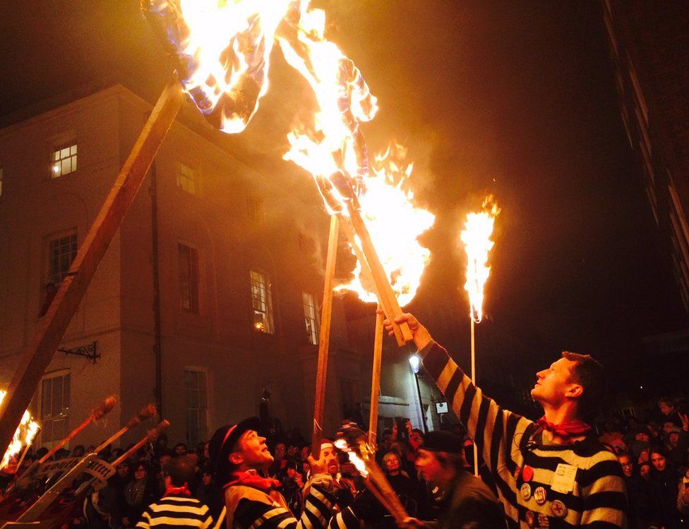 Lewes bonfire: Two arrests and 80 treated for injuries - BBC News