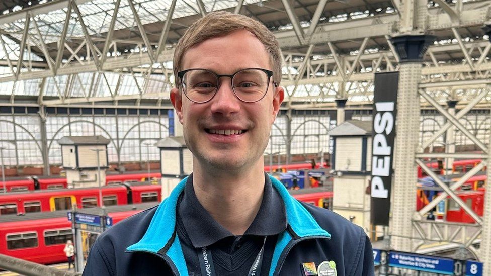 Train drivers overwhelmingly middle-aged white men - BBC News