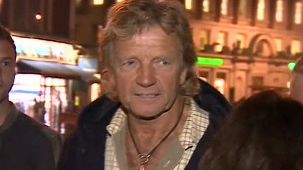 'Hidden castle' builder given suspended prison sentence - BBC News