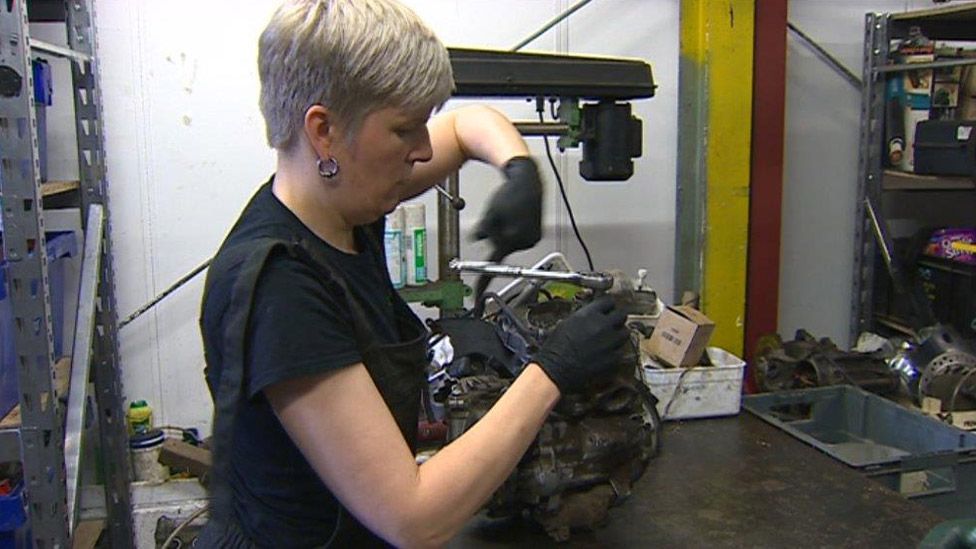 Prizes foster female entrepreneurship - BBC News