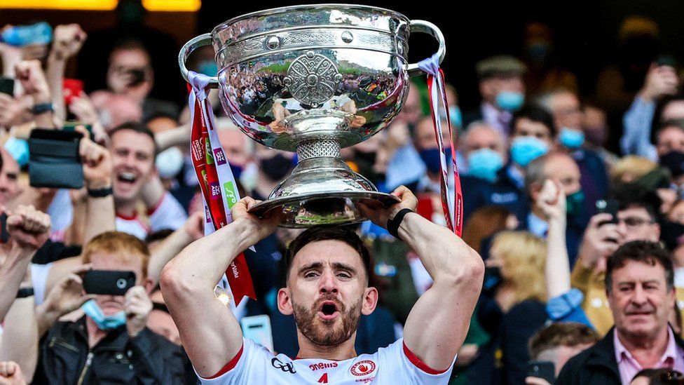 All-Ireland final: Tyrone players given heroes' welcome - BBC News