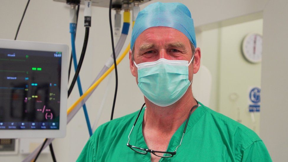 Climate change: NHS staff fighting to make hospitals greener - BBC News