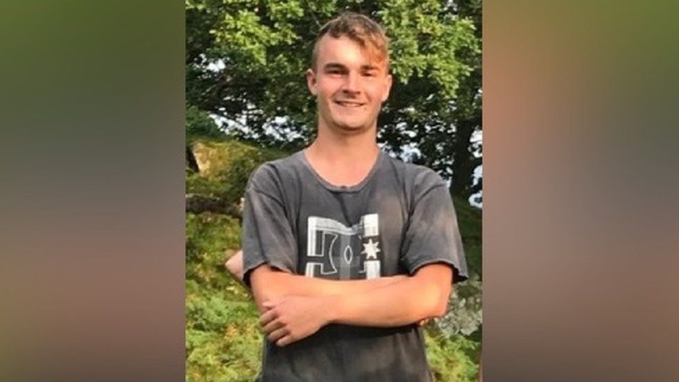 Frankie Morris: Police searching for missing teen find body - BBC News