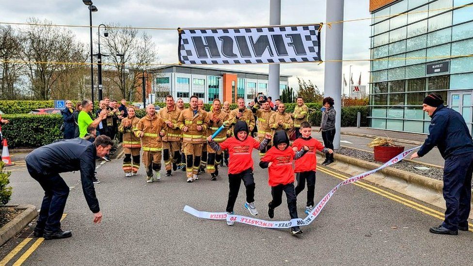 Firefighters run 200 miles for boy, 8, with cancer - BBC News