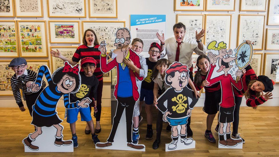 'Minnie Lisa' unveiled at Beano exhibition in Dundee - BBC News