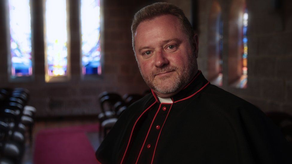 The priest whose blunt billboards have gone global - BBC News