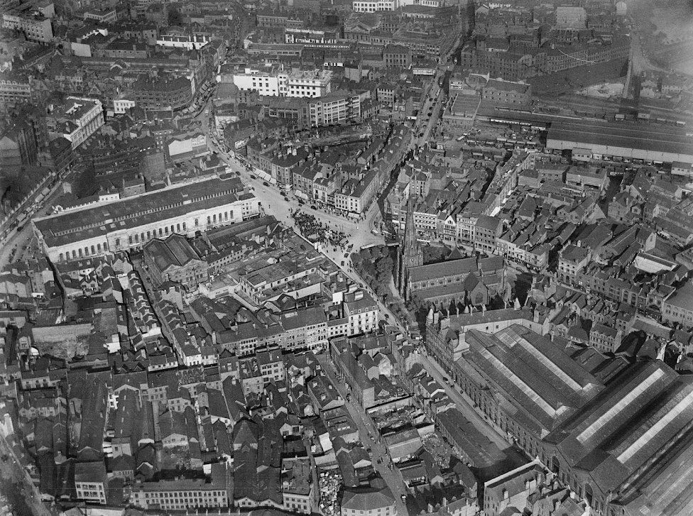 Historic England: 100 years of aerial images go online - BBC News