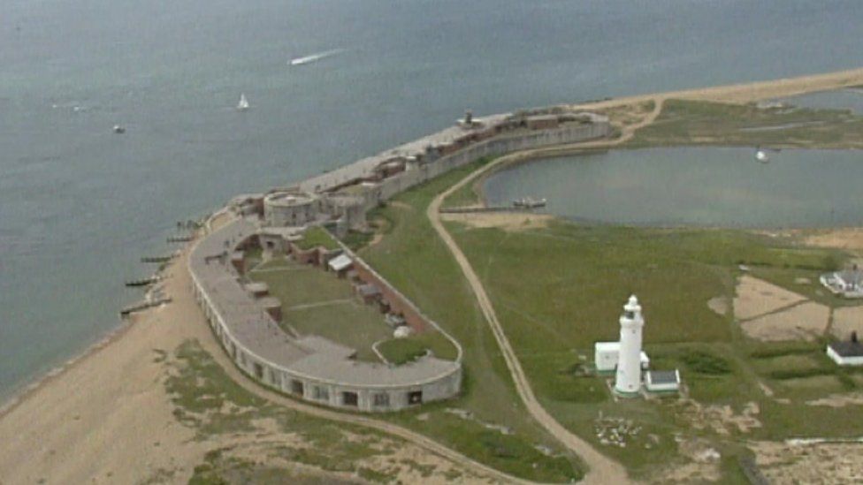 Hurst Castle conservation project gets underway - BBC News