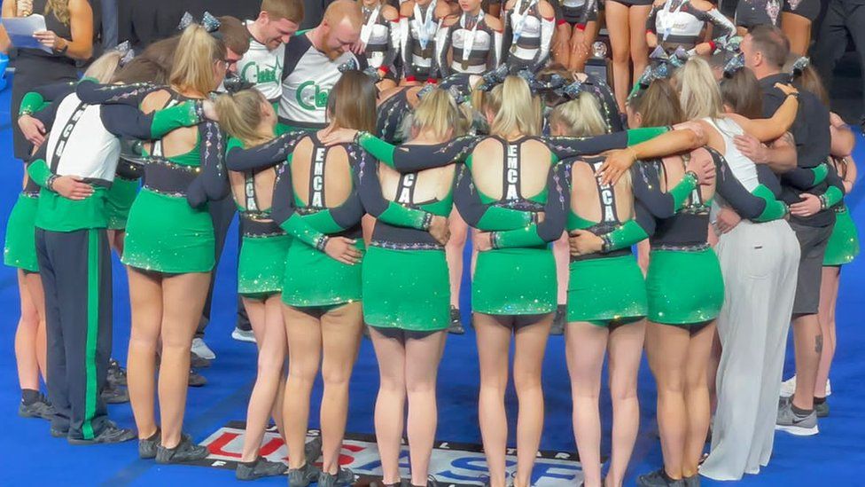 Nottingham cheerleaders win major prize at US contest - BBC News