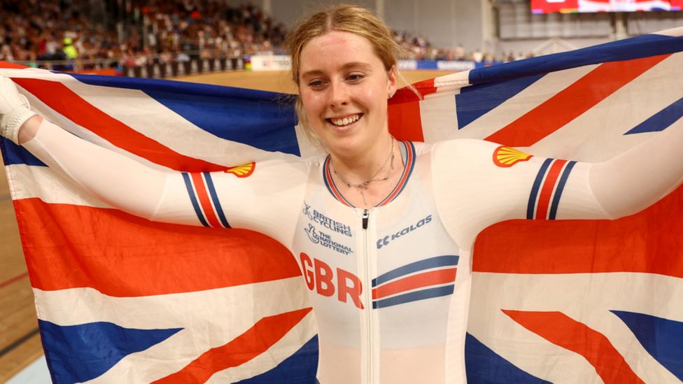 Emma Finucane: From crying in the toilets to cycling world titles - BBC ...