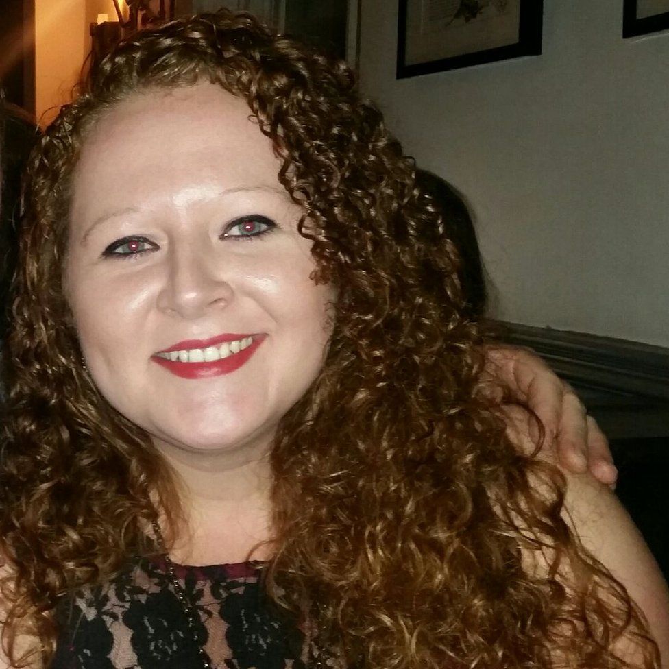 Alton Towers bars one-handed woman from Smiler rollercoaster - BBC News