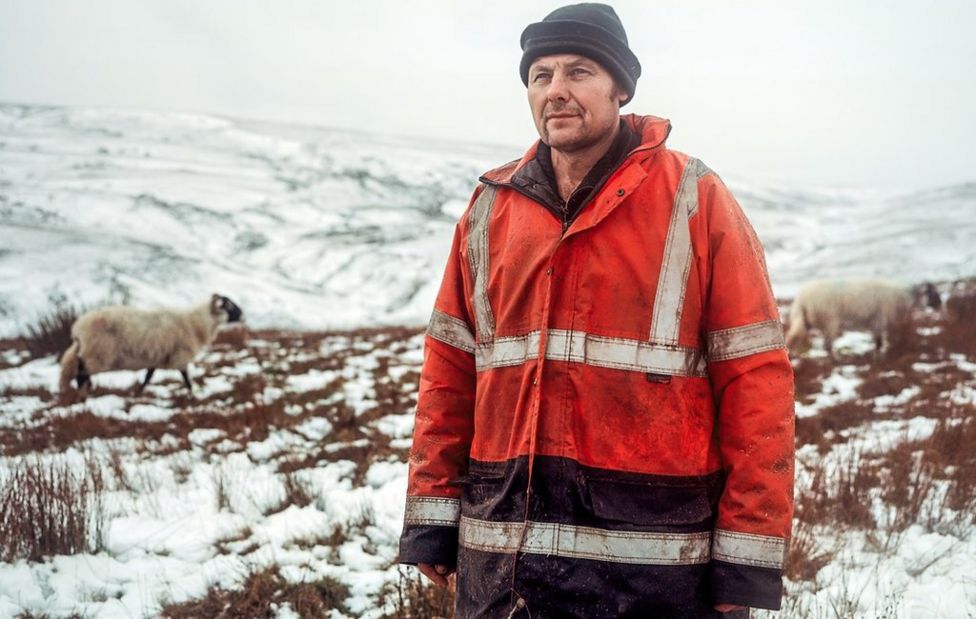 Upper Teesdale hill farm photographed for outdoor exhibition - BBC News