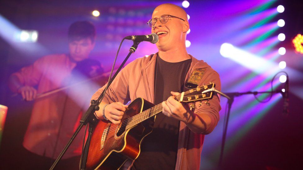 Lluniau: Sesiwn Fawr Dolgellau 2018 - BBC Cymru Fyw