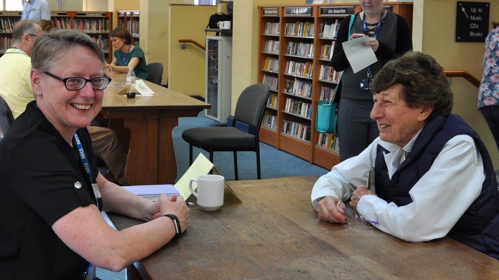 Bristol mental health staff become 'living books' - BBC News