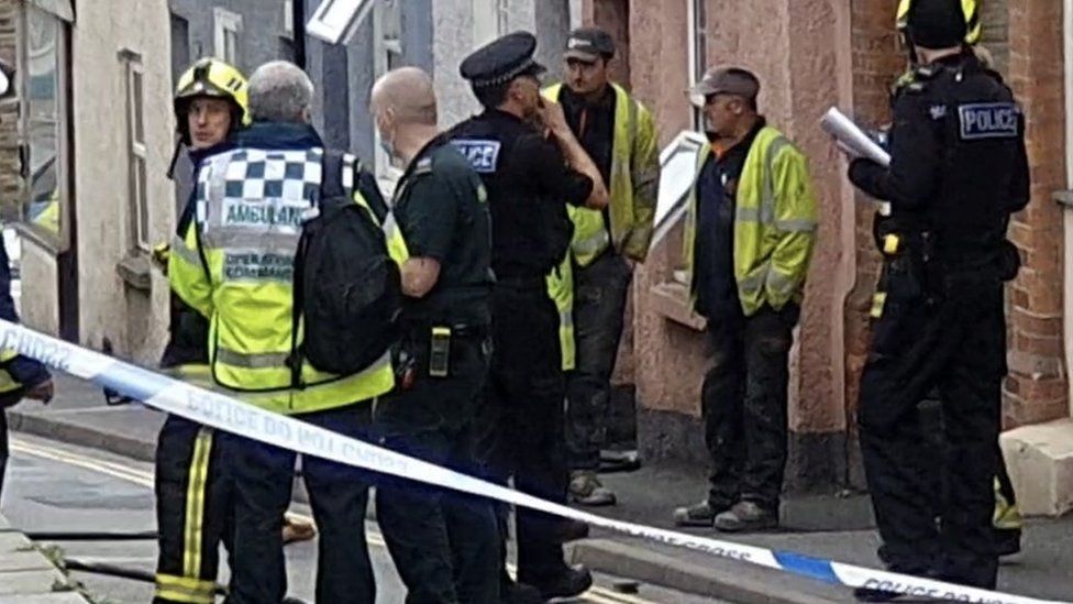 'Underground explosions' in Kingsbridge as homes evacuated - BBC News