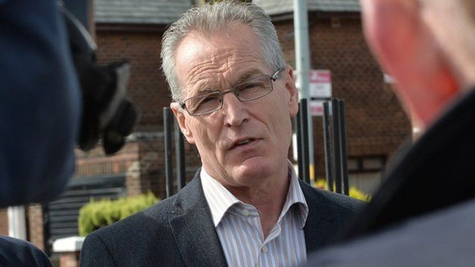 NI politics and policing 'still in tug-of-war' - BBC News