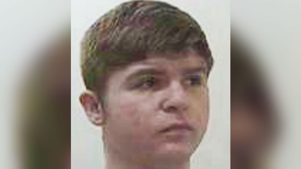 Teenagers in Musselburgh street murder bid have sentences cut - BBC News