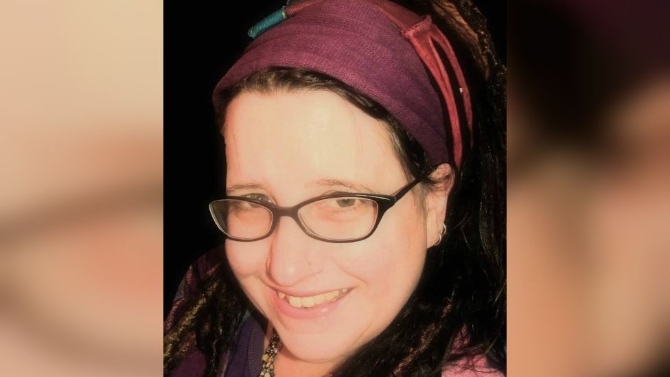 How difficult is it to avoid animal products in everyday life? - BBC News