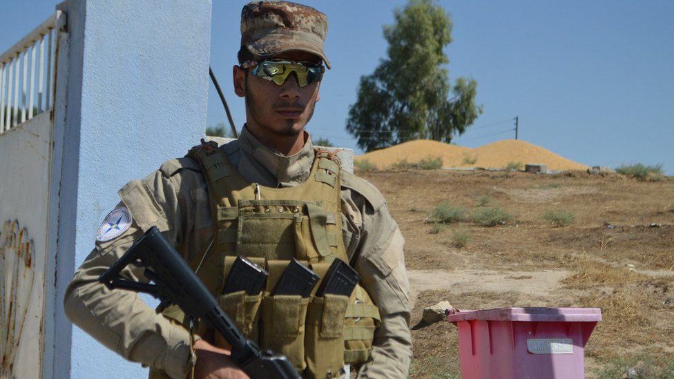 The Christian militia taking on Islamic State in Iraq - BBC News