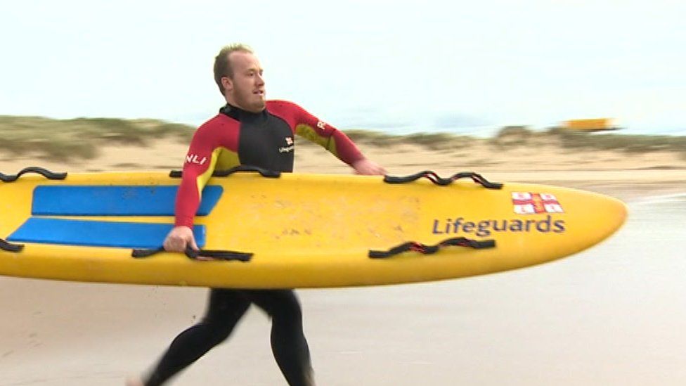 One of the 'busiest weekends' for Wales lifeboat crews - BBC News