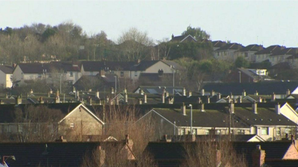 Londonderry peace-building after Stormont's collapse - BBC News