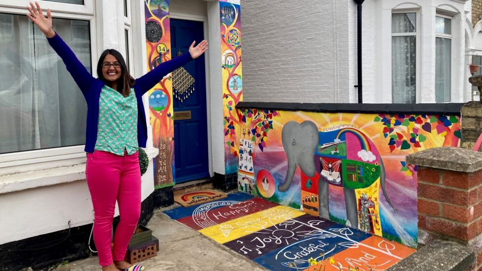 Luton elephant statue tours to showcase best of town - BBC News