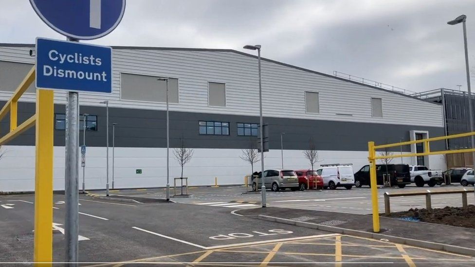 Residents' concern over Havant Amazon warehouse traffic - BBC News