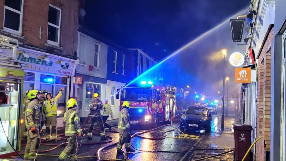 Ipswich firefighters tackle blaze at Turkish kebab restaurant - BBC News