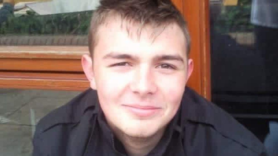 Three men named after Corwen crash deaths - BBC News