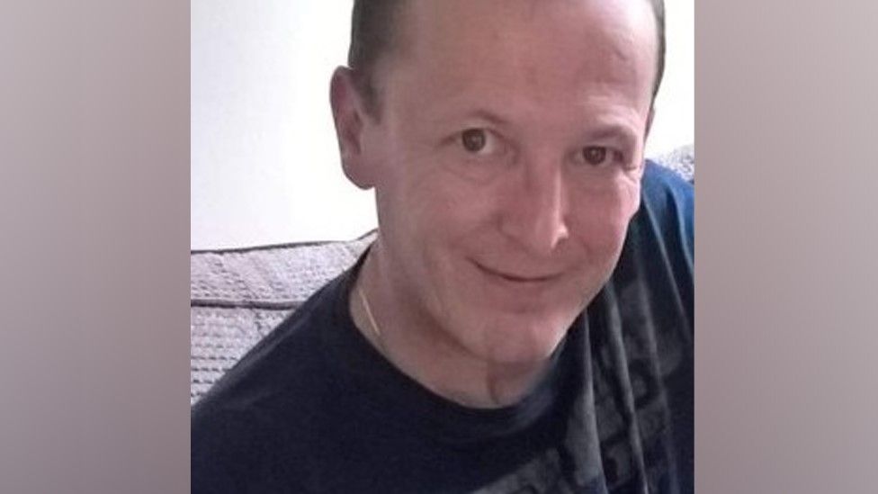 Tributes to Nuneaton father who had 'heart of gold' - BBC News