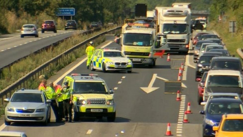 Six vehicles in Kent coastbound M2 crash - BBC News