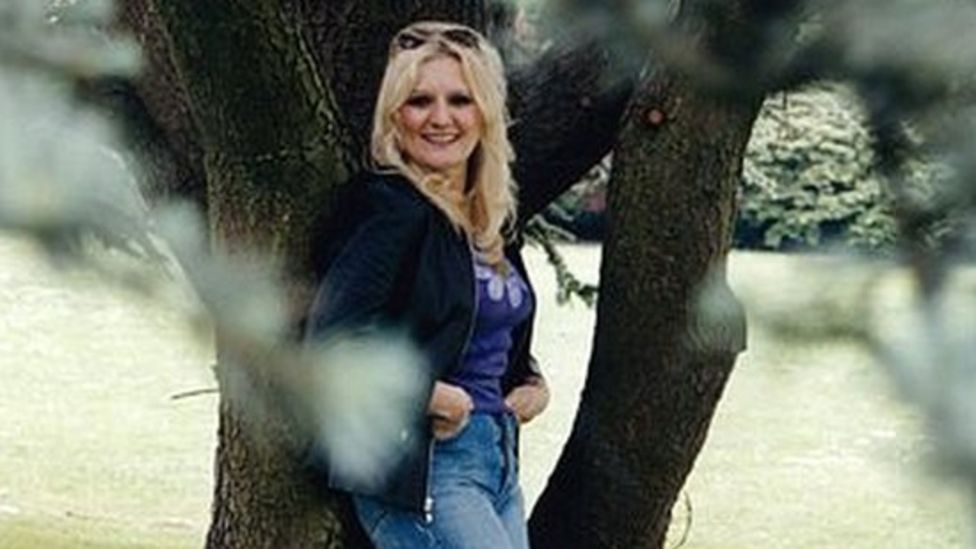 Atgofion Endaf Emlyn wrth ddathlu'r 80 - BBC Cymru Fyw