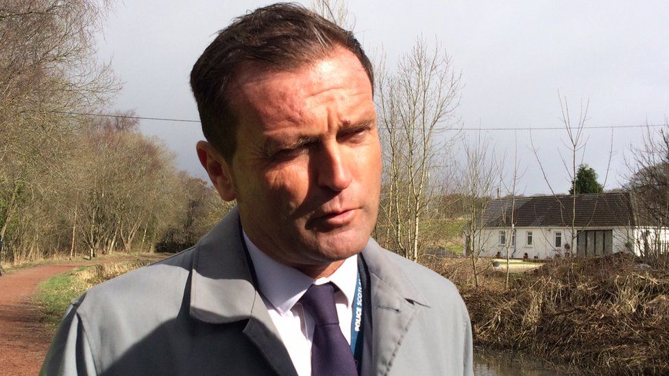 Moira Anderson police to retrieve objects from canal - BBC News