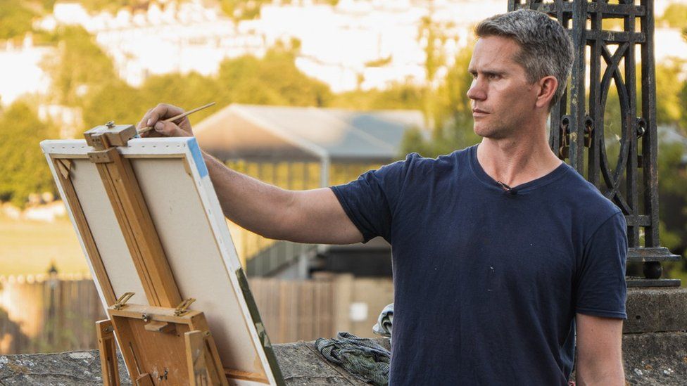 Engineer quits job to start painting in Bath - BBC News