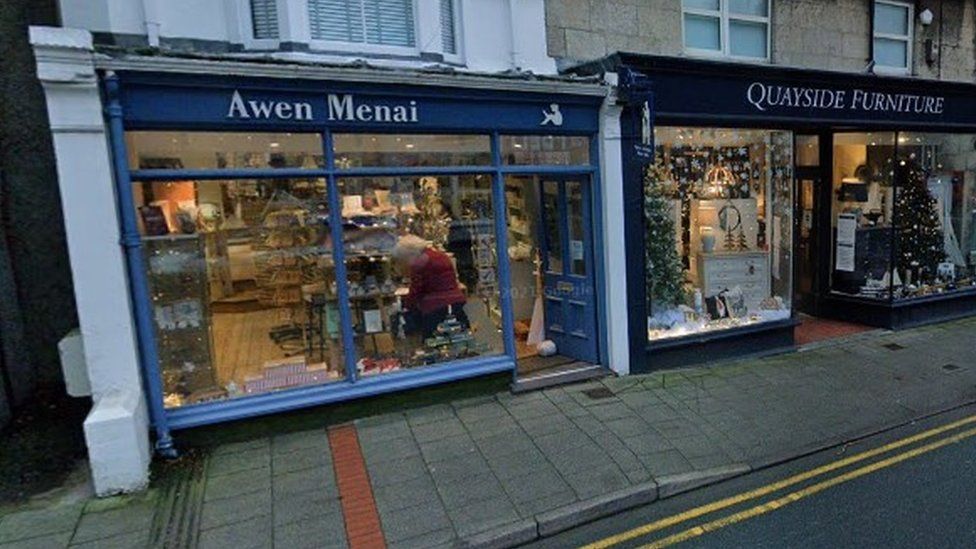 Cau Pont y Borth yn 'waeth na'r pandemig' i fusnesau lleol - BBC Cymru Fyw