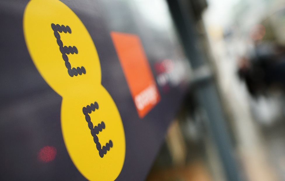 EE apologises for mobile data fault - BBC News