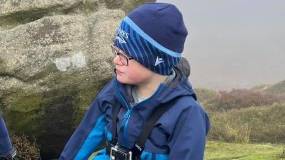 Luke Mortimer: Amputee's fundraising climb hits £23k - BBC News