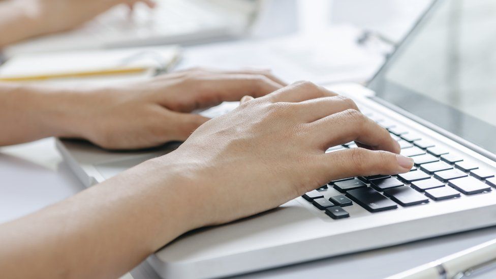 What's it like to have your emails investigated? - BBC News