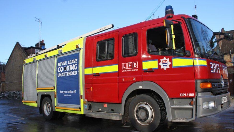 Nostalgic photos show 150 years of London Fire Brigade - BBC News