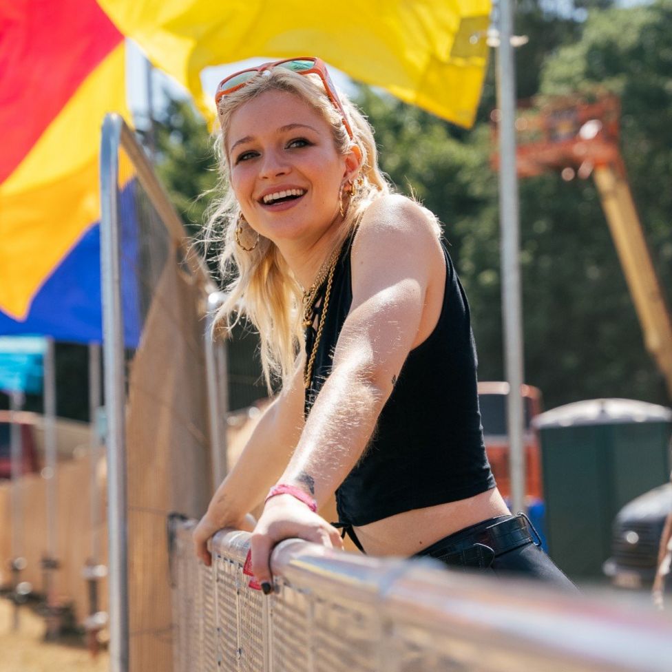 How pop singer Dylan turned her Latitude disaster into triumph - BBC News