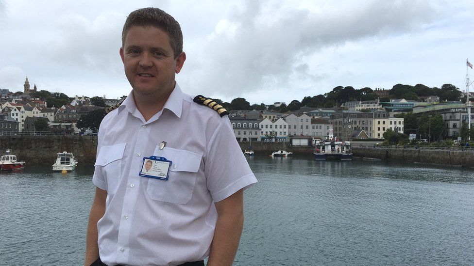 Damning boat crash report finds multiple errors - BBC News