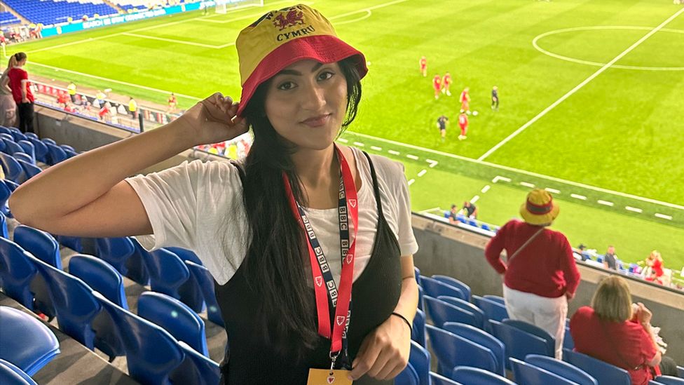 Wales football: South Asian female fans see first game - BBC News