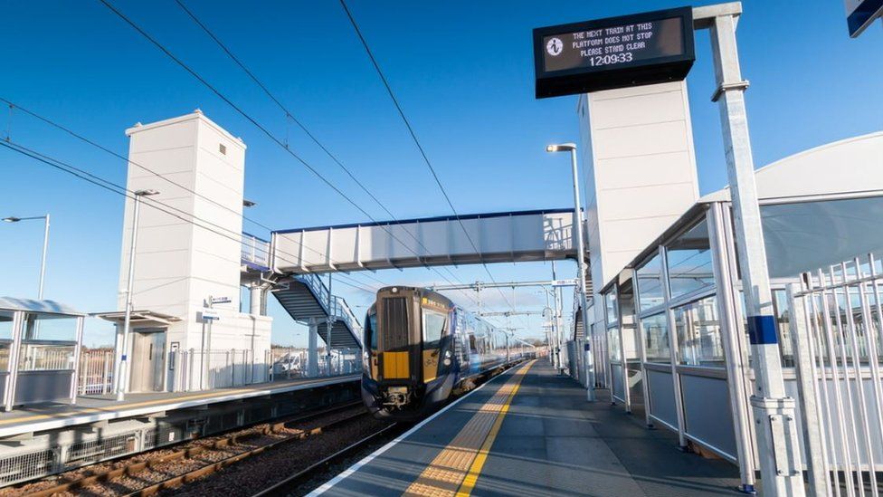 New Robroyston station opens as rail timetables change - BBC News
