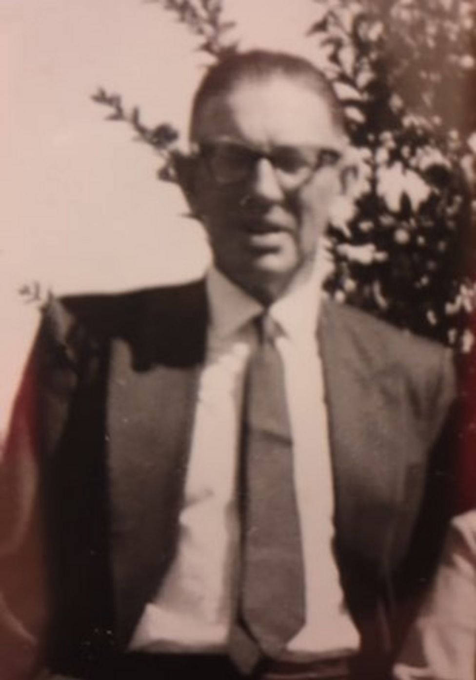 'I was found as a baby wrapped in my mum's coat – but who am I?' - BBC News