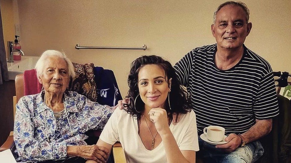 Covid-19 survivor, 104, gets back to crosswords and crochet - BBC News