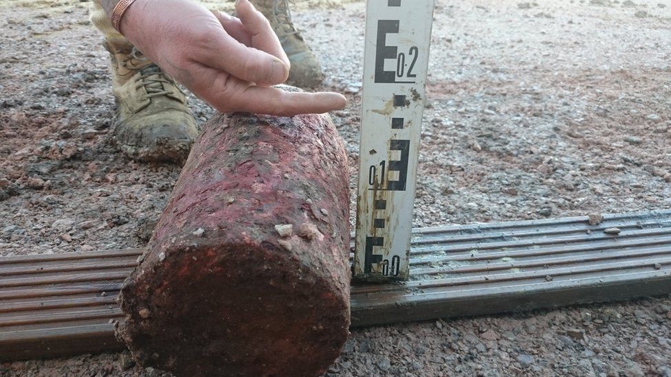 Unexploded WW1 bomb found at East Cowes building site - BBC News